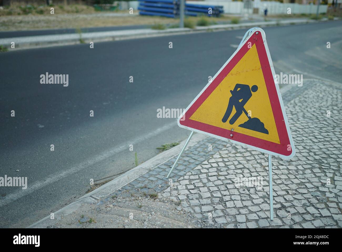 Selective of an under-construction road sign Stock Photo - Alamy