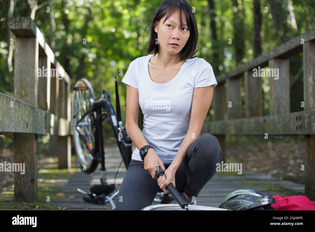 Flat tire girl bike hi-res stock photography and images - Alamy