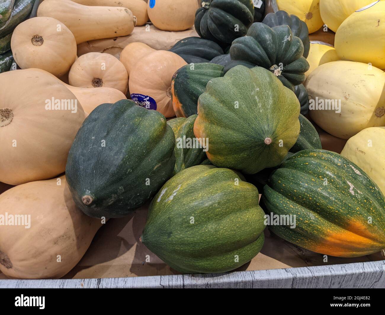 Squash for sale at grocery store Stock Photo - Alamy