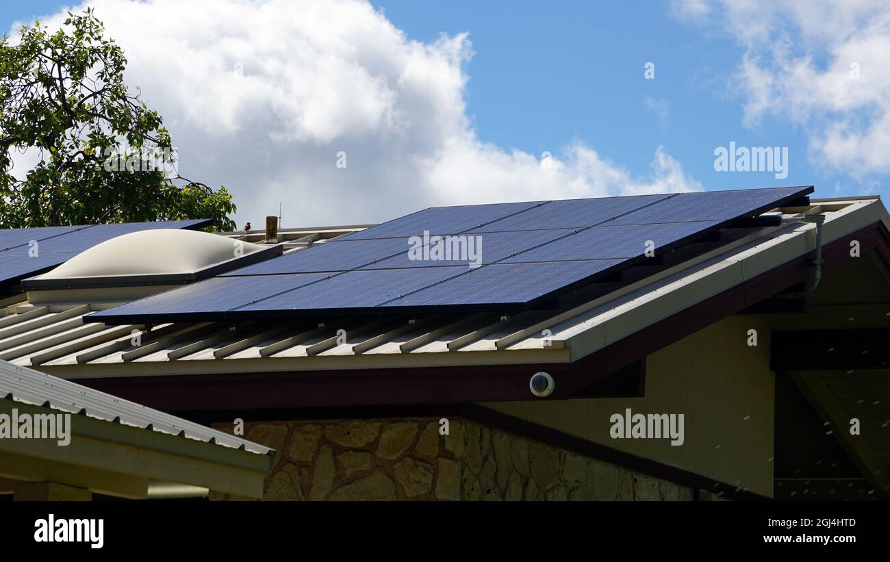 Rooftop solar panel hawaii hi-res stock photography and images - Alamy