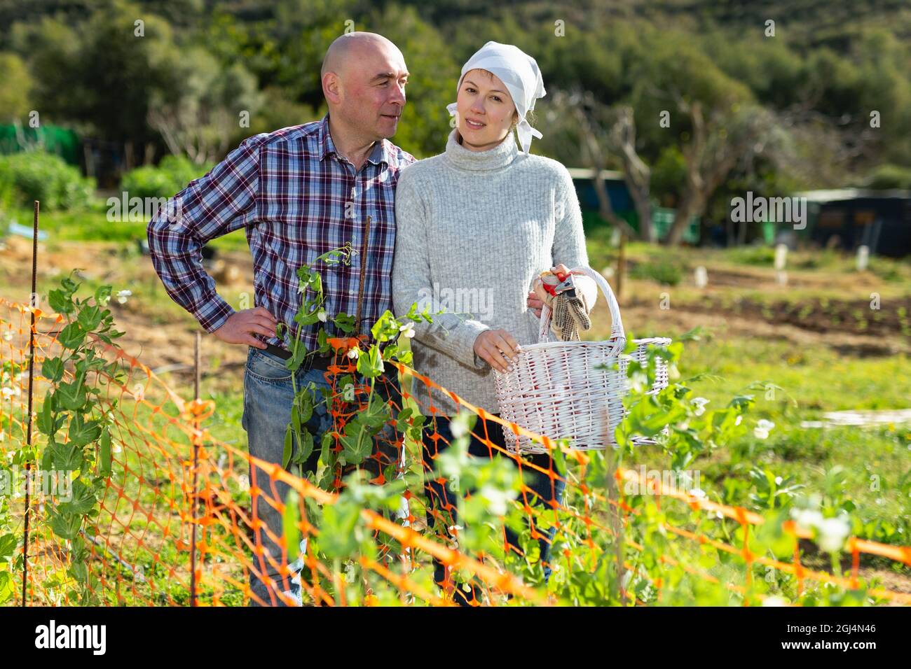 Husband and wife farmers hi-res stock photography and images - Alamy