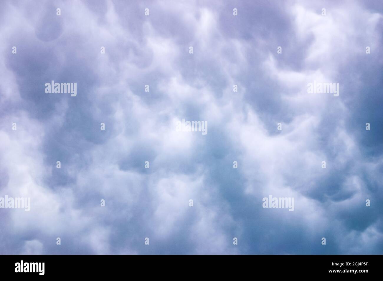 Grey bubbly stormy cloud patterns and textures Stock Photo - Alamy