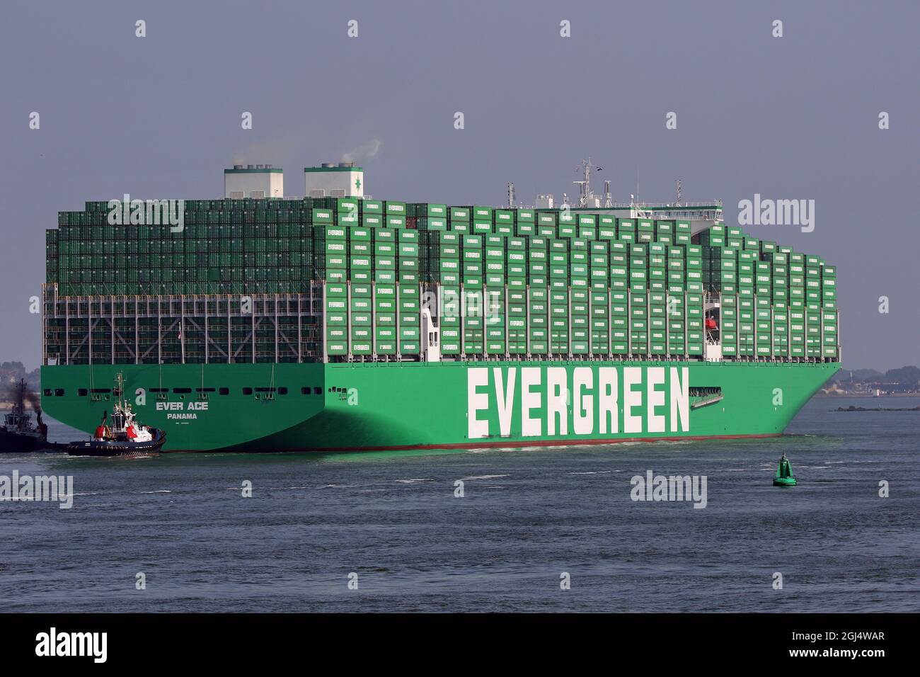 Evergreen shipping container hi-res stock photography and images - Alamy
