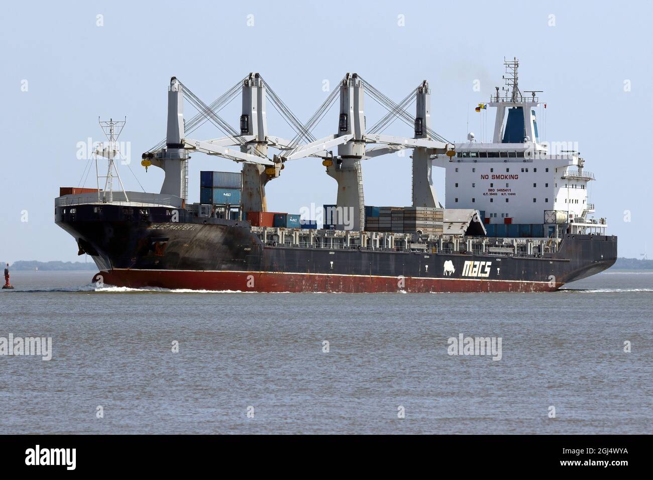 The cargo ship Blue Master II will pass Cuxhaven on June 14, 2021 on ...