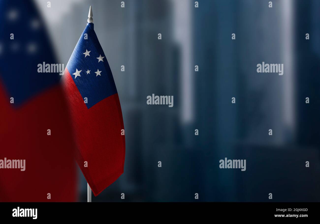 Small flags of Samoa on a blurry background of the city Stock Photo - Alamy