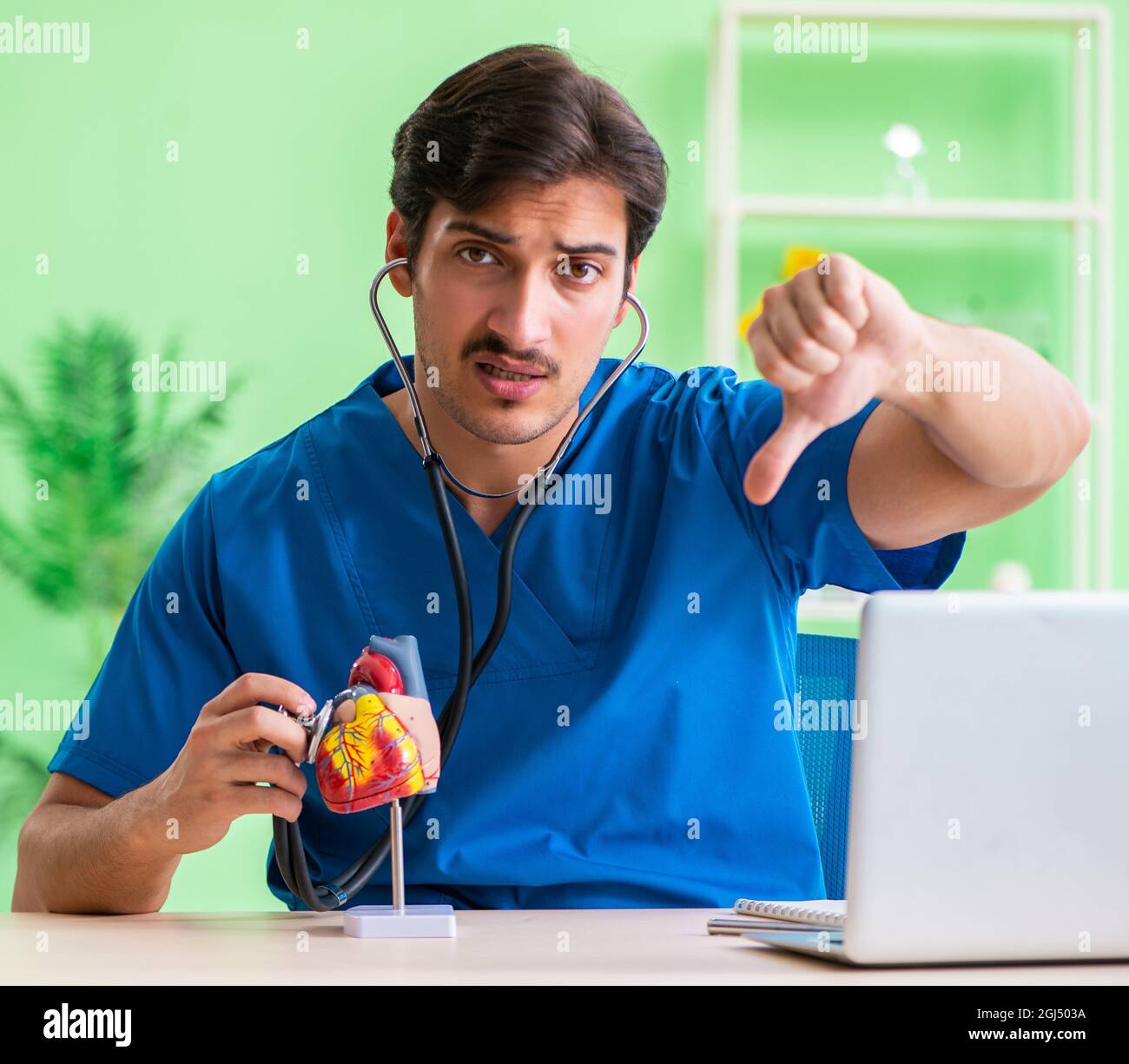 The doctor student explaining heart problems Stock Photo - Alamy