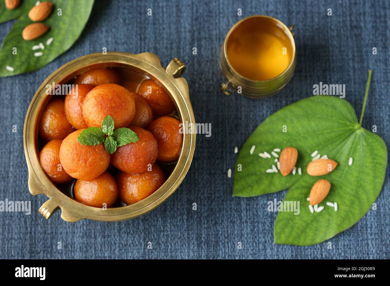Gulab jamun , gulaab jamun golden bowl Indian sweets food, Diwali ...