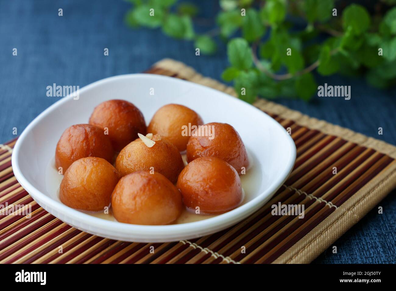 Gulab jamun , gulaab jamun golden bowl Indian sweets food, Diwali ...
