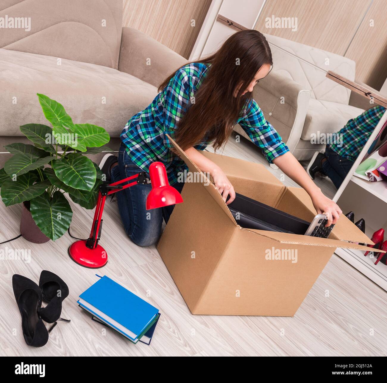 The young woman packing personal belongings Stock Photo - Alamy