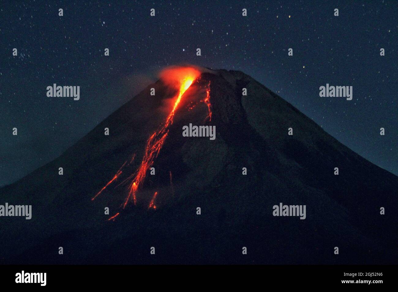 Picture show lava flows from Mount Merapi, Indonesia's most active ...