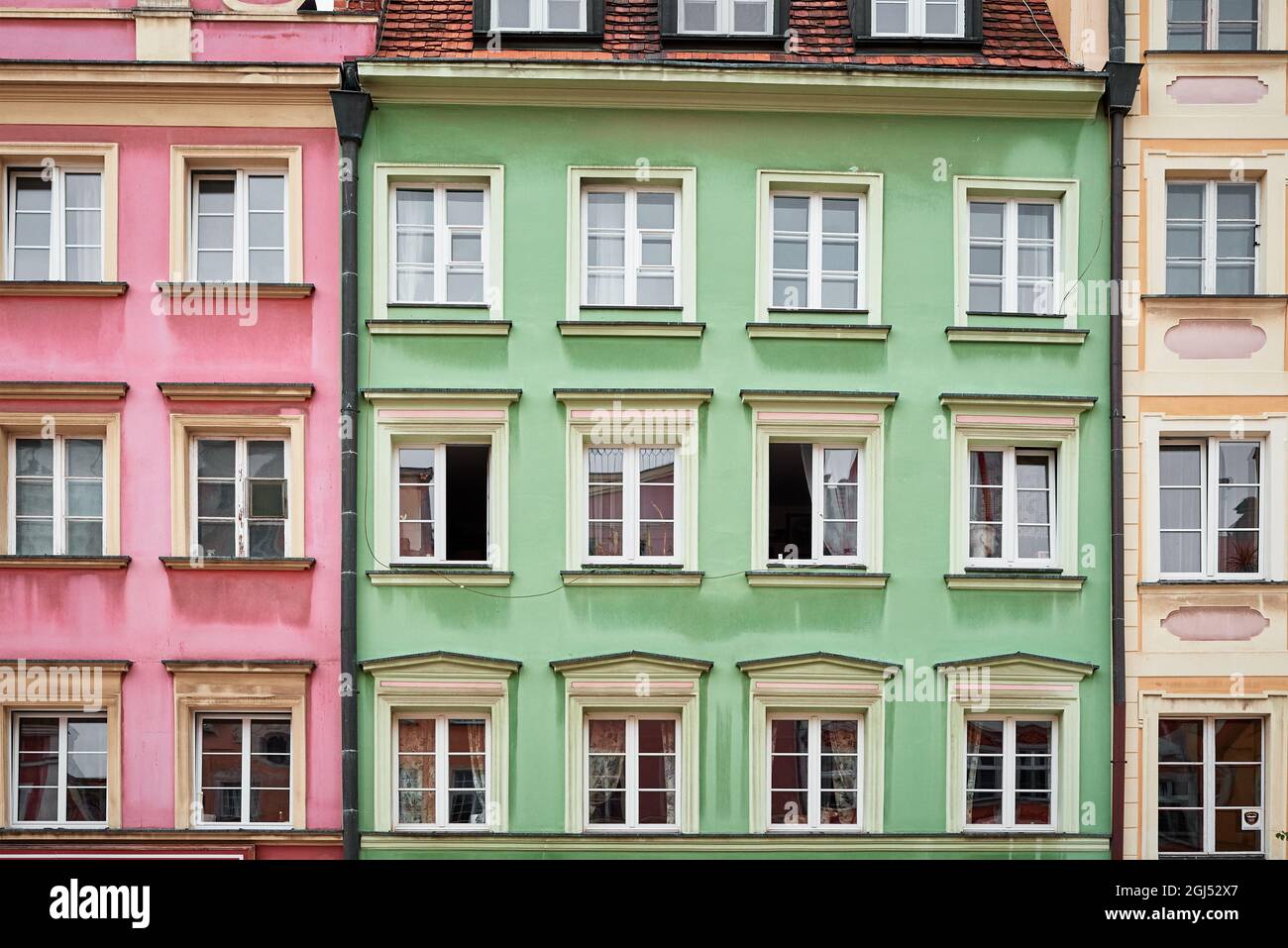 Old vintage building facade with windows Stock Photo - Alamy