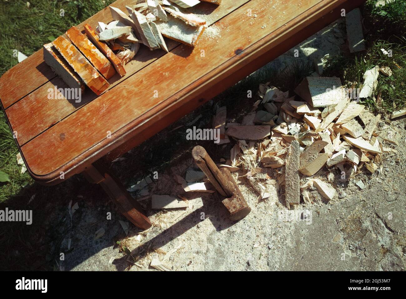 A messy work place of a carpenter, outdoor shot Stock Photo - Alamy