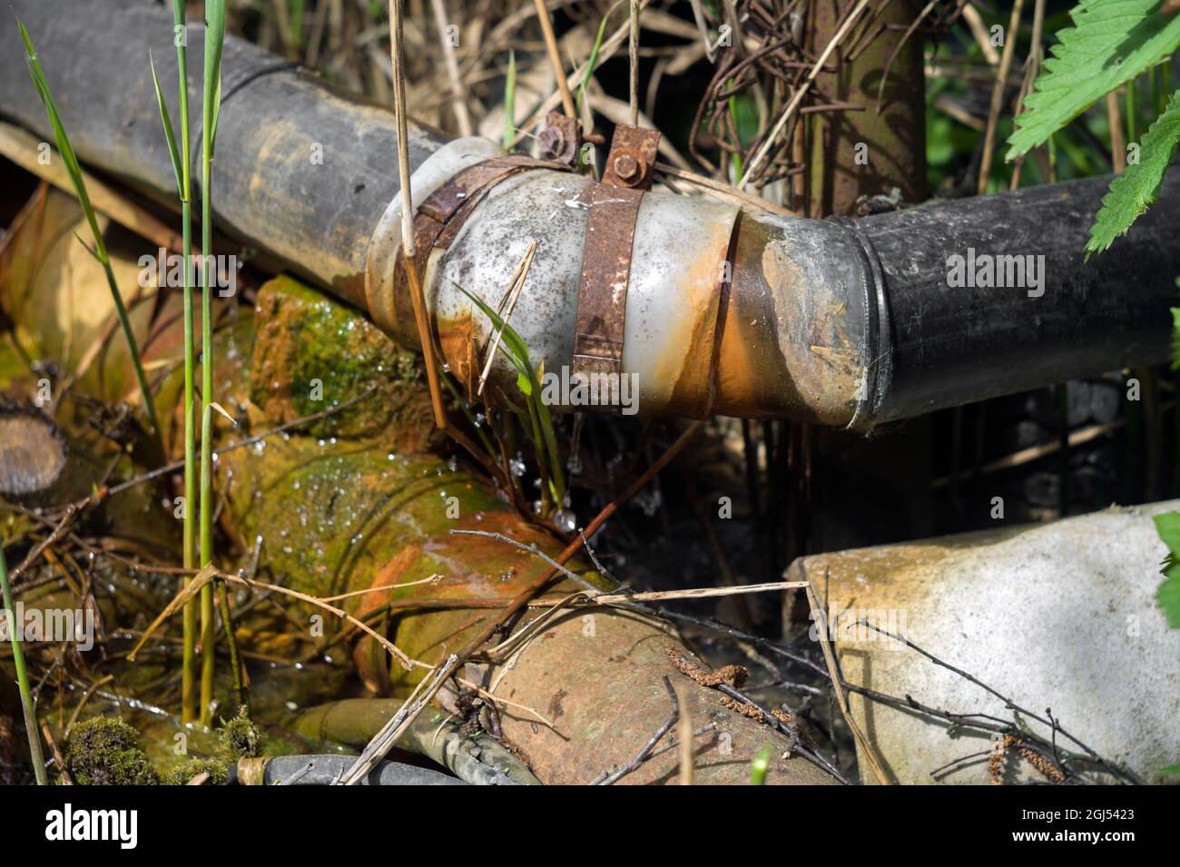 Leaking pipe needs repair hi-res stock photography and images - Alamy