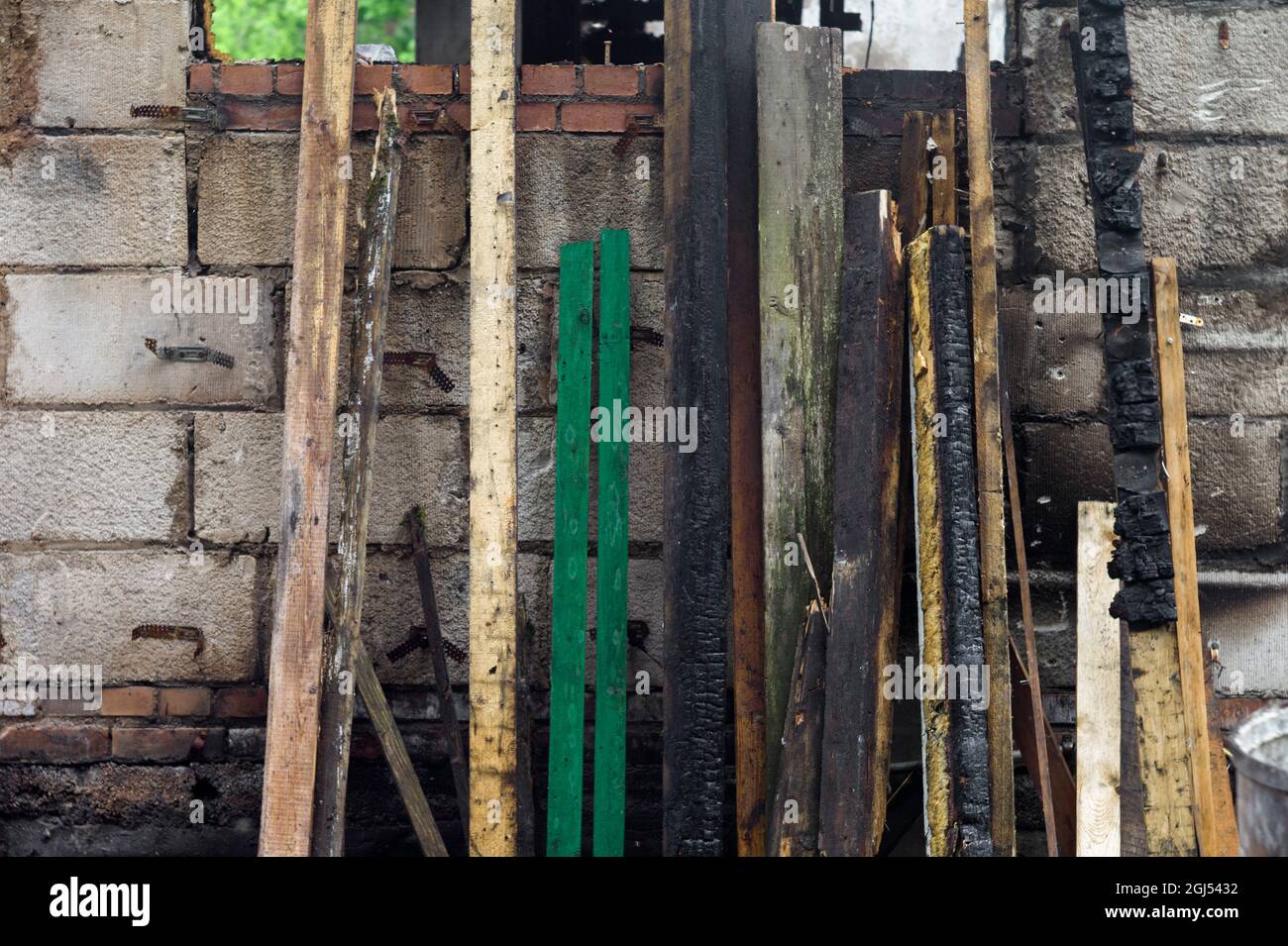 Leaning boards hi-res stock photography and images - Alamy
