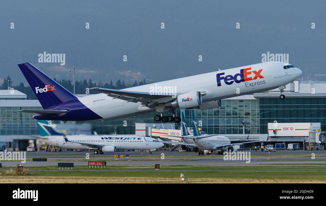 Fedex cargo boeing 767 hi-res stock photography and images - Alamy