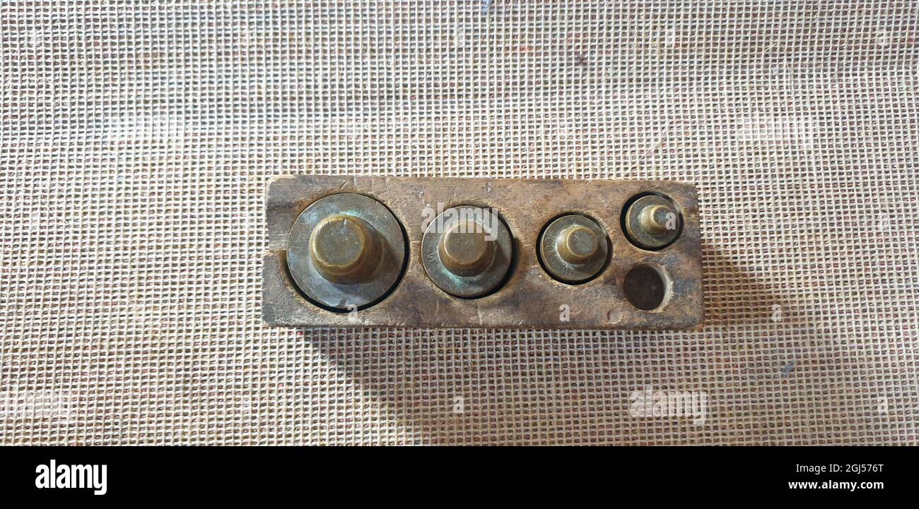 vintage rusted iron weight scale Stock Photo - Alamy