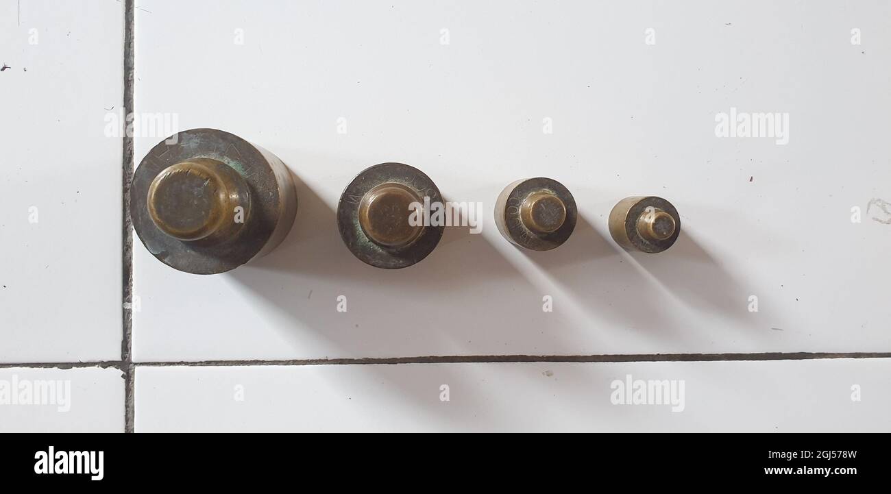 vintage rusted iron weight scale Stock Photo - Alamy