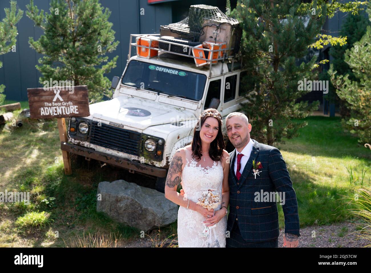 Lisa Huggins and Chris Jackson before their underwater wedding ceremony ...