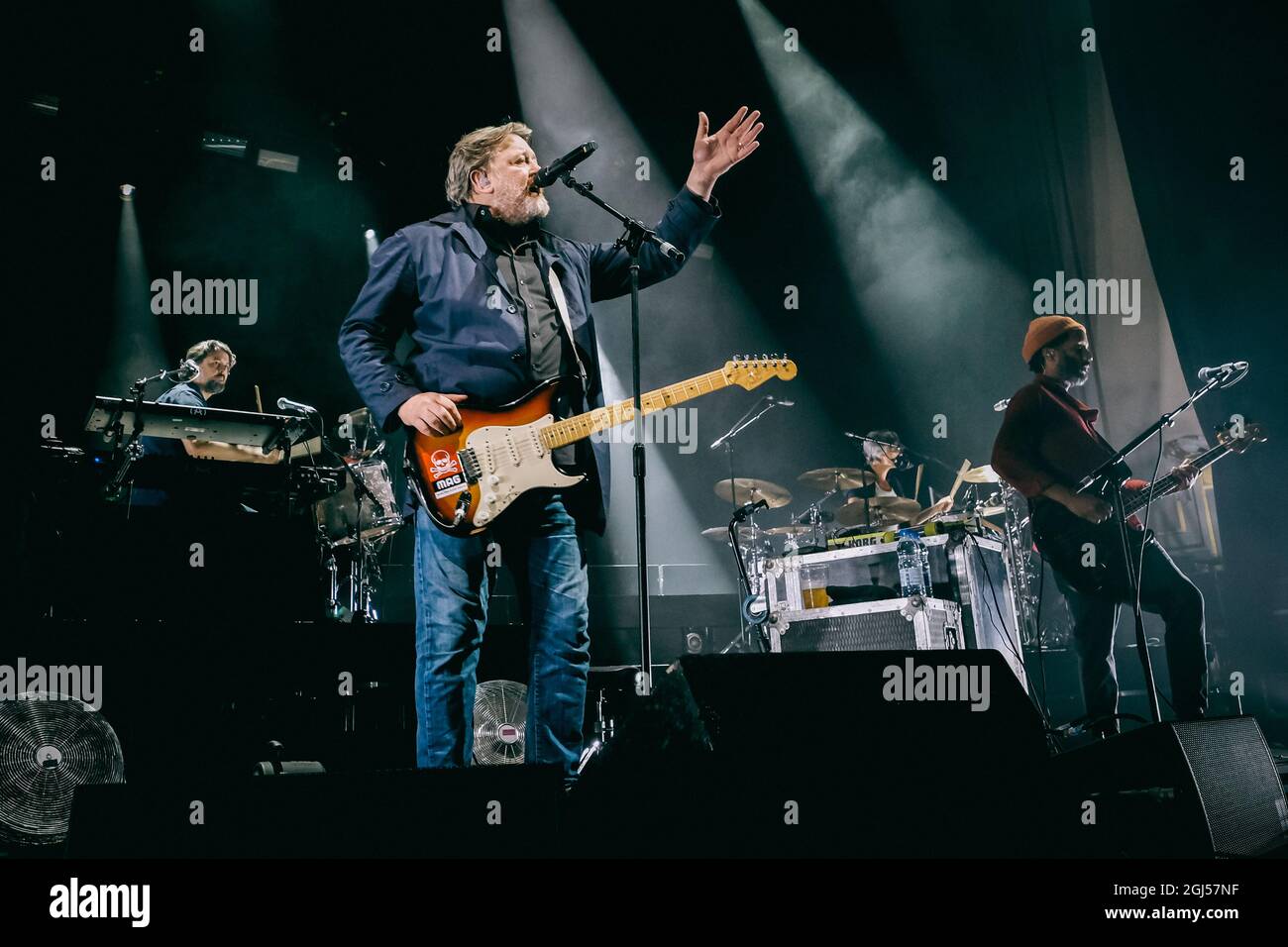 Elbow giants of all sizes hi-res stock photography and images - Alamy