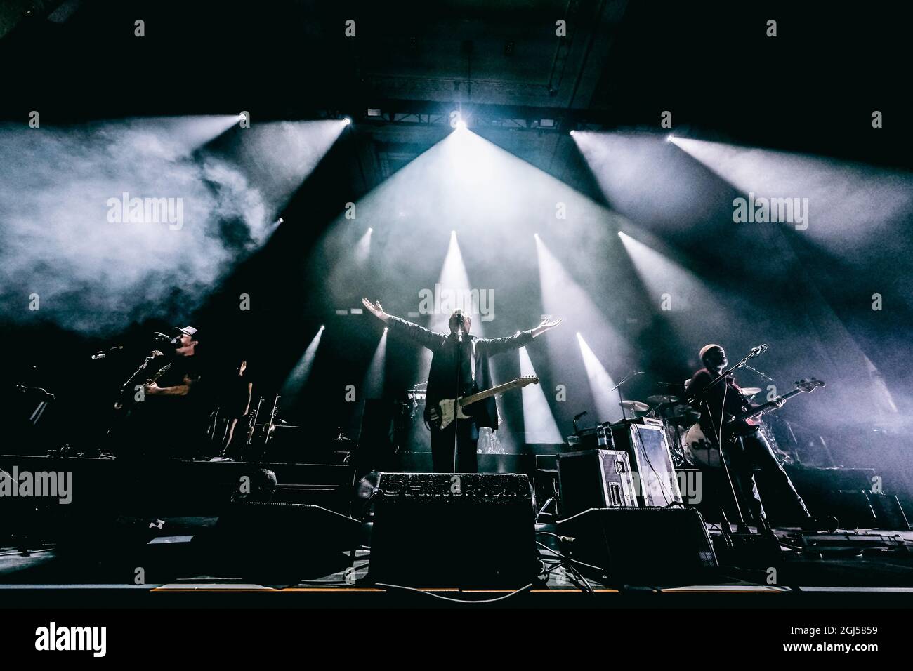 Elbow tour giants of all sizes hi-res stock photography and images - Alamy