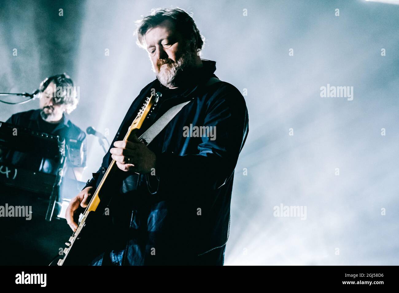 Elbow giants of all sizes hi-res stock photography and images - Alamy