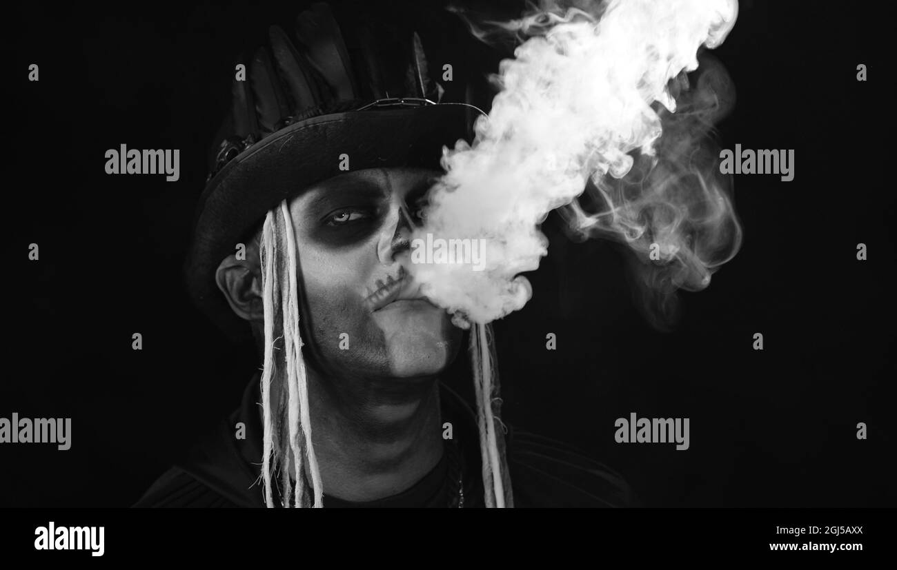 Skeleton smoking cigarette Black and White Stock Photos & Images - Alamy