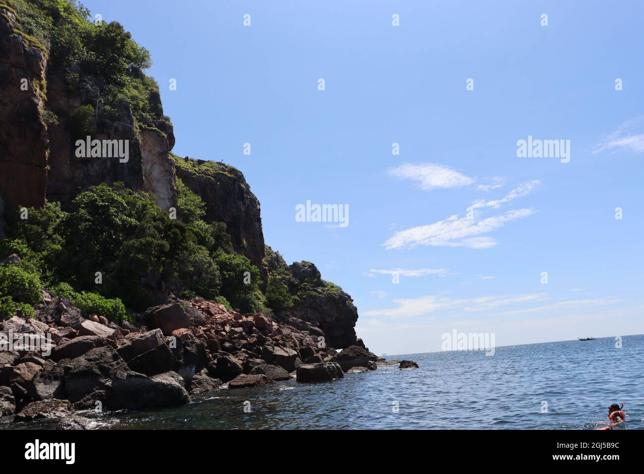 Boating near tropical islands waves and splashes Stock Photo - Alamy