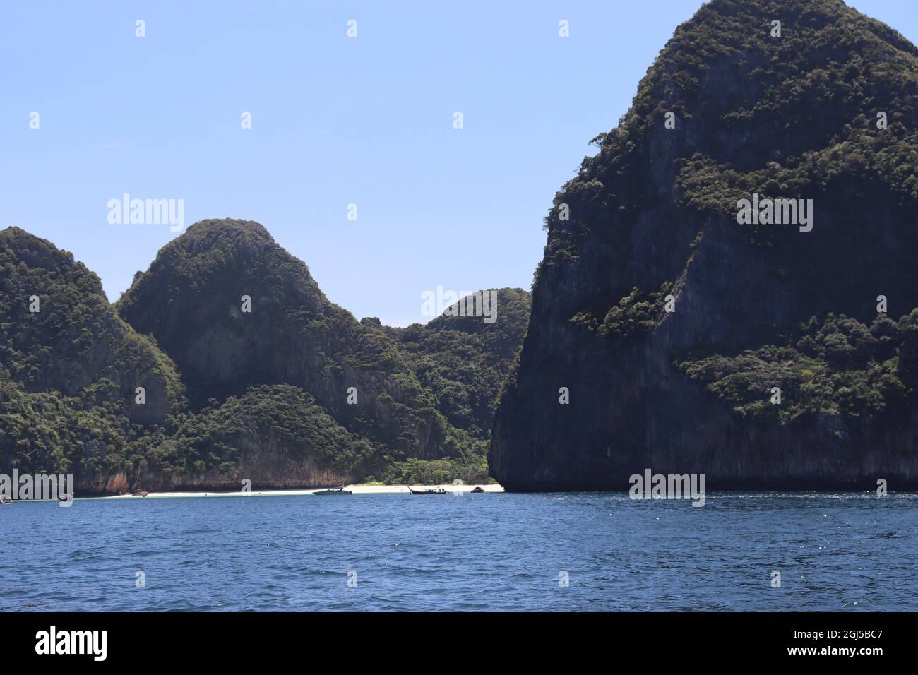 Boating near tropical islands waves and splashes Stock Photo - Alamy