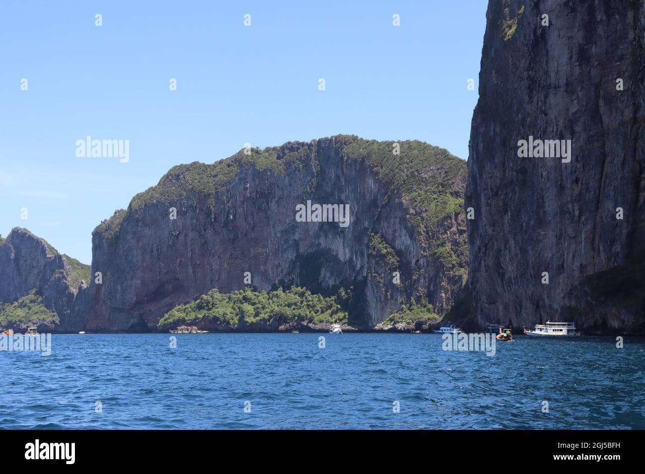 Boating near tropical islands waves and splashes Stock Photo - Alamy