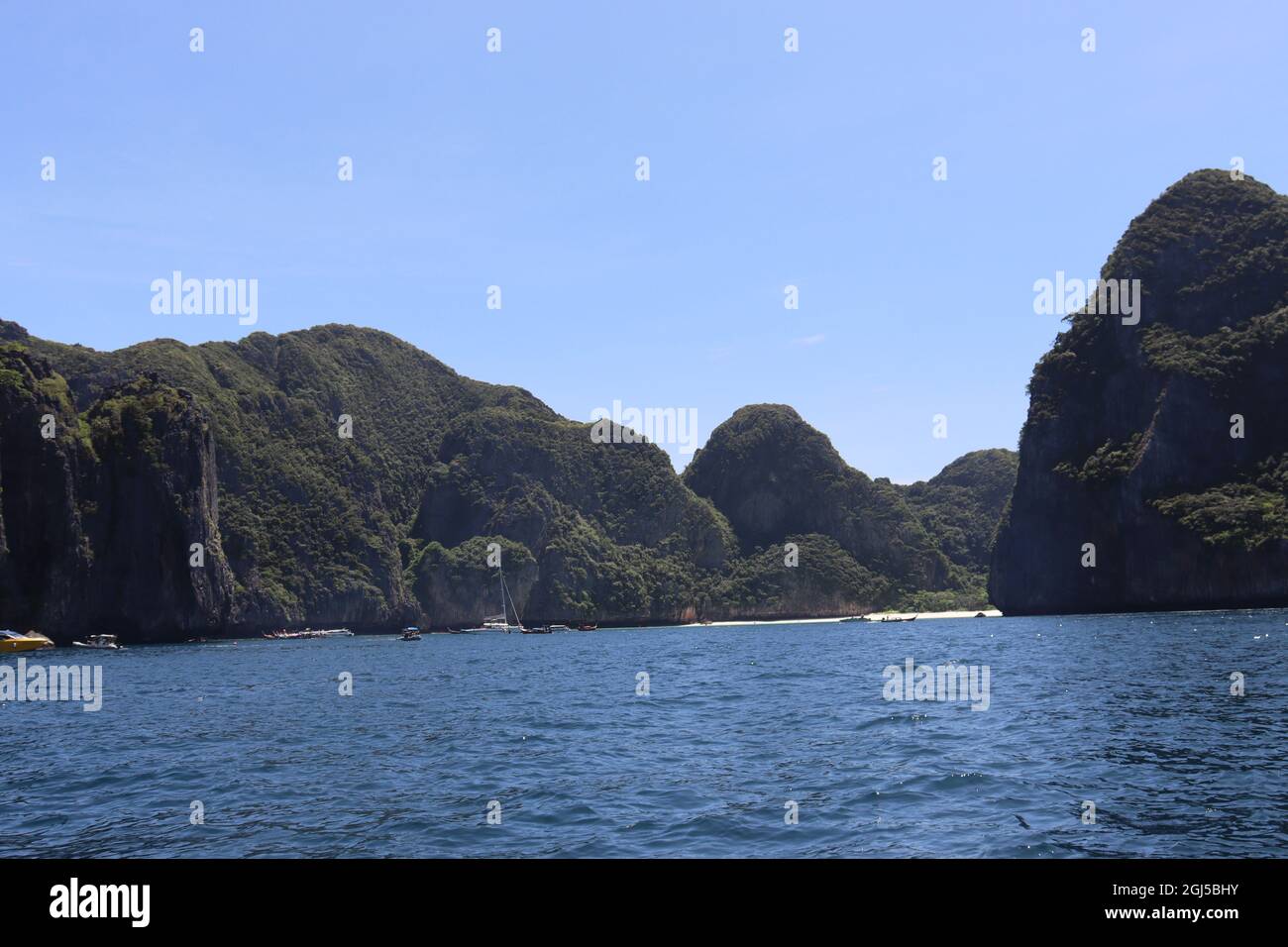Boating near tropical islands waves and splashes Stock Photo - Alamy