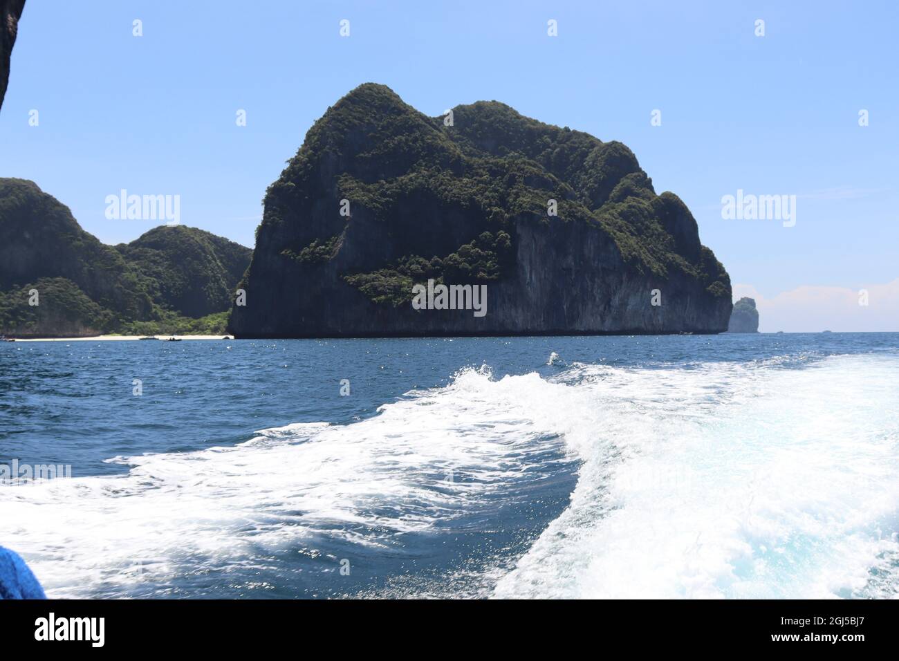 Boating near tropical islands waves and splashes Stock Photo - Alamy