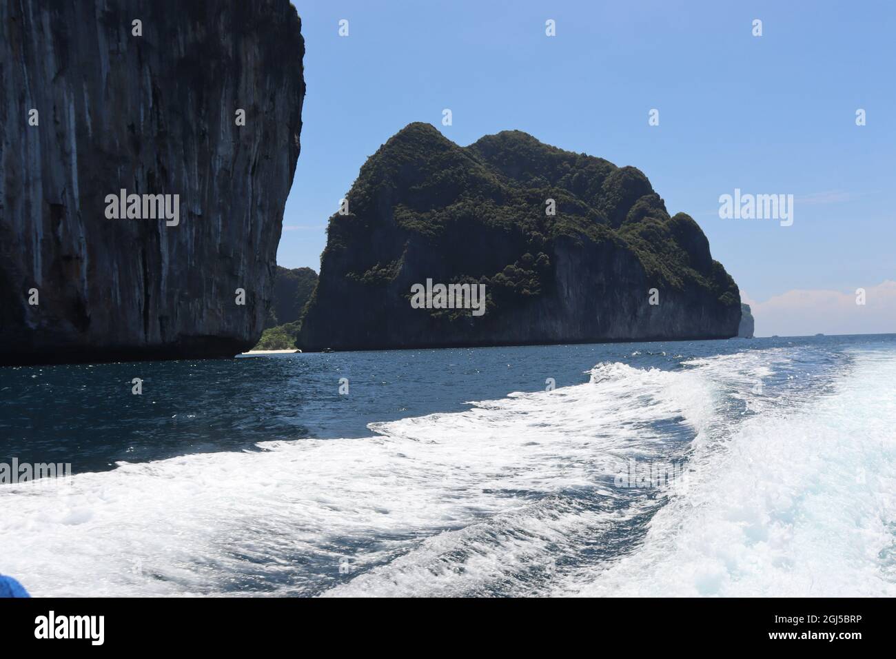Boating near tropical islands waves and splashes Stock Photo - Alamy