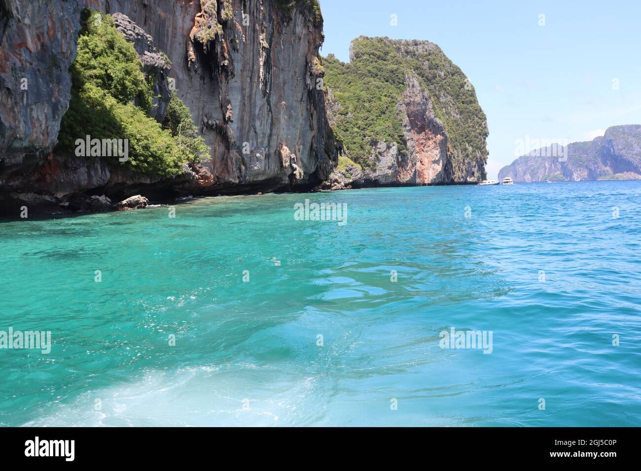 Boating near tropical islands waves and splashes Stock Photo - Alamy