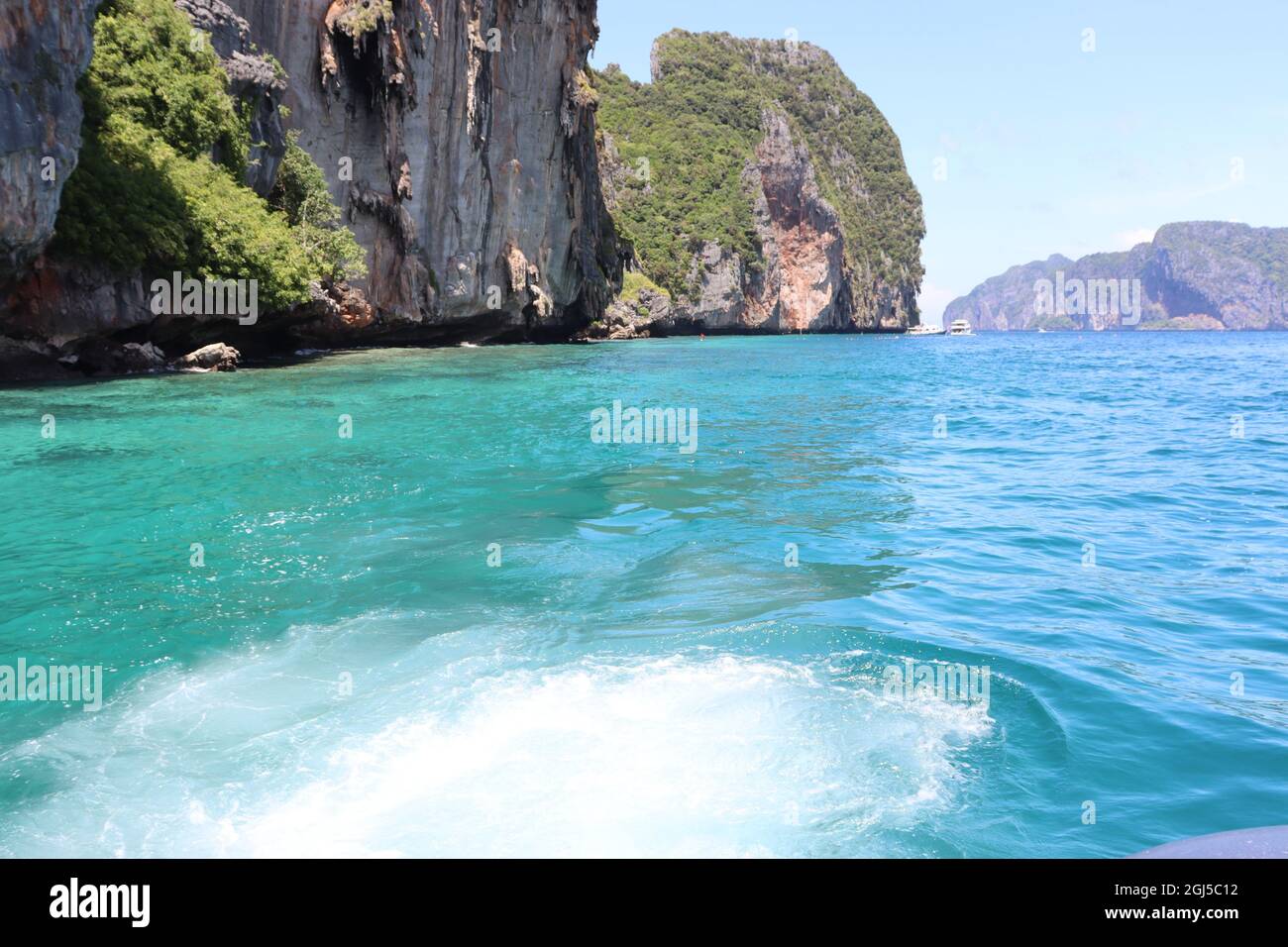 Boating near tropical islands waves and splashes Stock Photo - Alamy