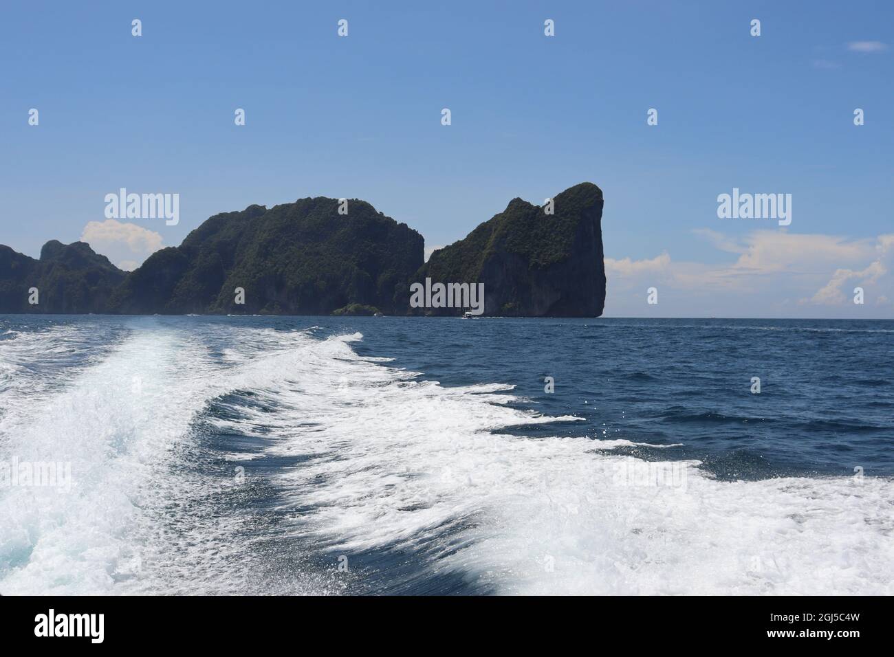 Boating near tropical islands waves and splashes Stock Photo - Alamy