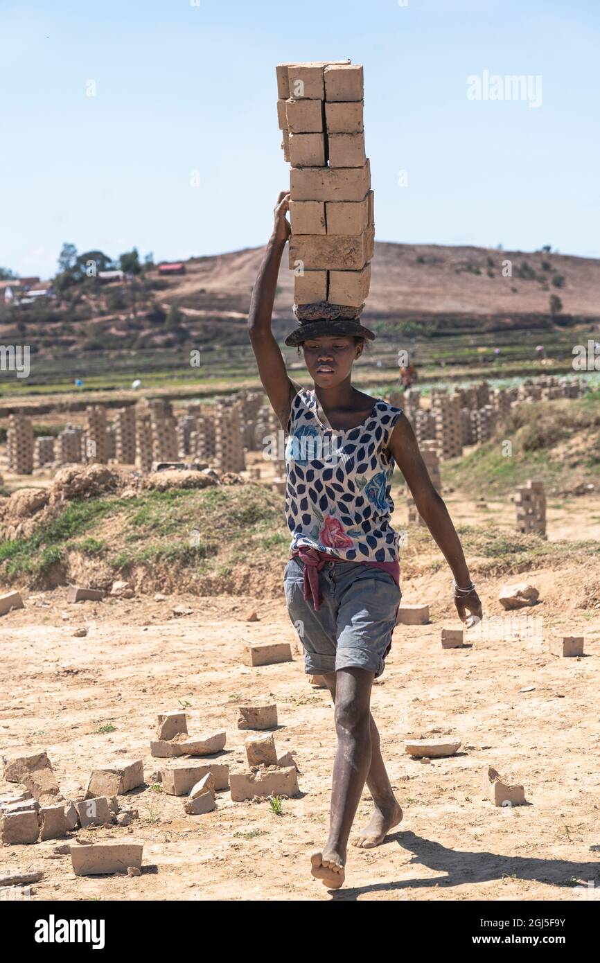 Carrying bricks on their head hi-res stock photography and images - Alamy