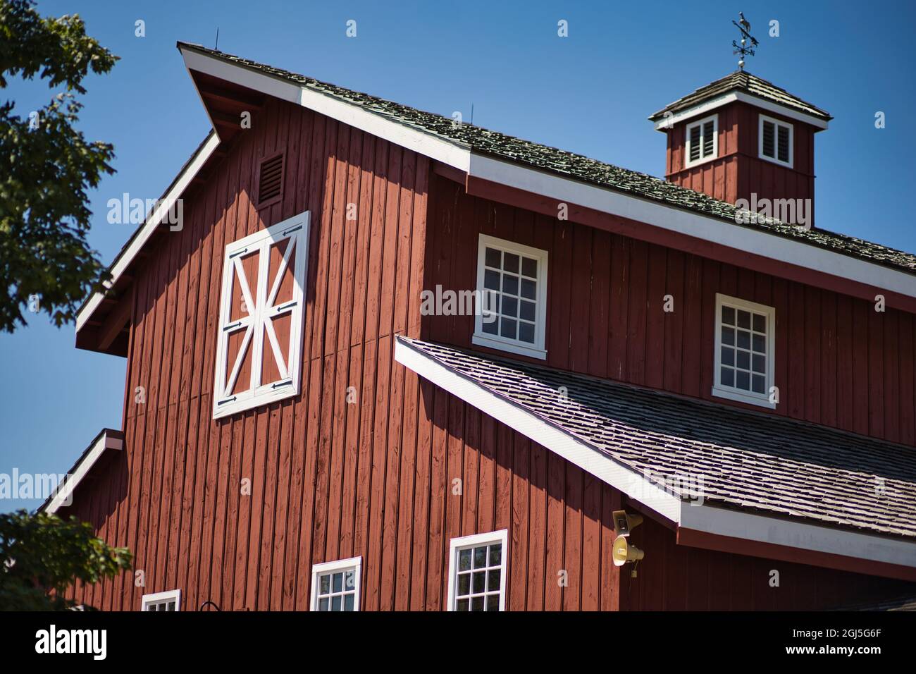 Wooden rural house in the farmland Stock Photo - Alamy