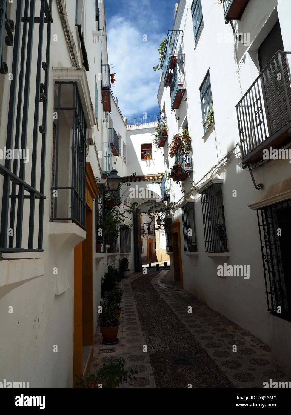 Skyway between two buildings hi-res stock photography and images - Alamy