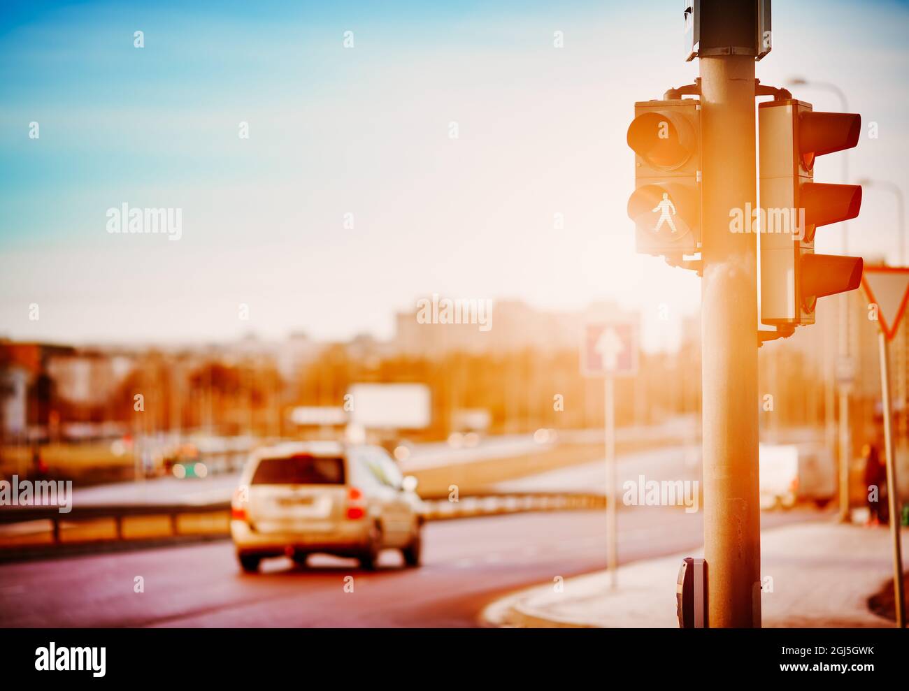 Crossroad with traffic light in the evening city Stock Photo - Alamy