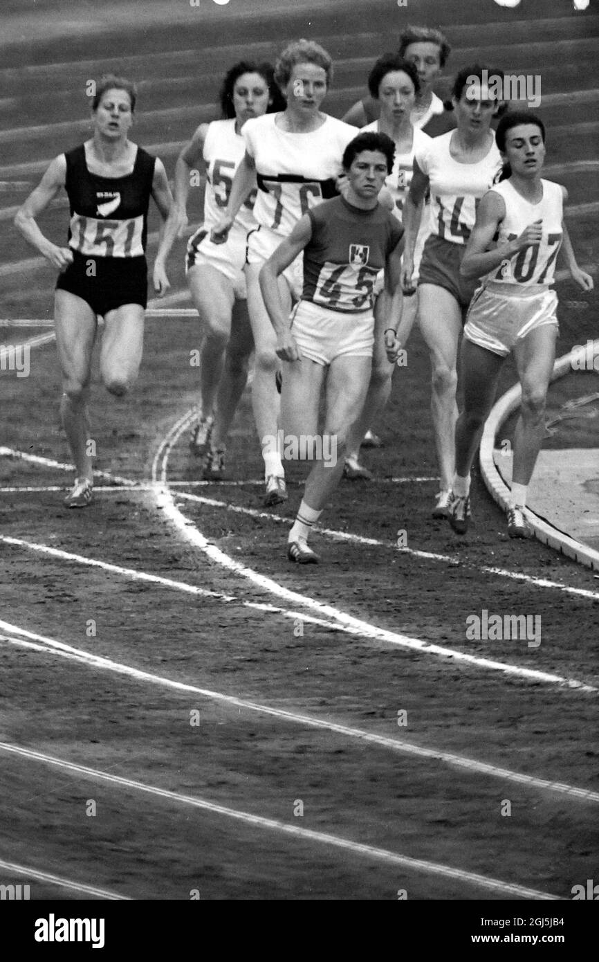 Ann packer Black and White Stock Photos & Images - Alamy