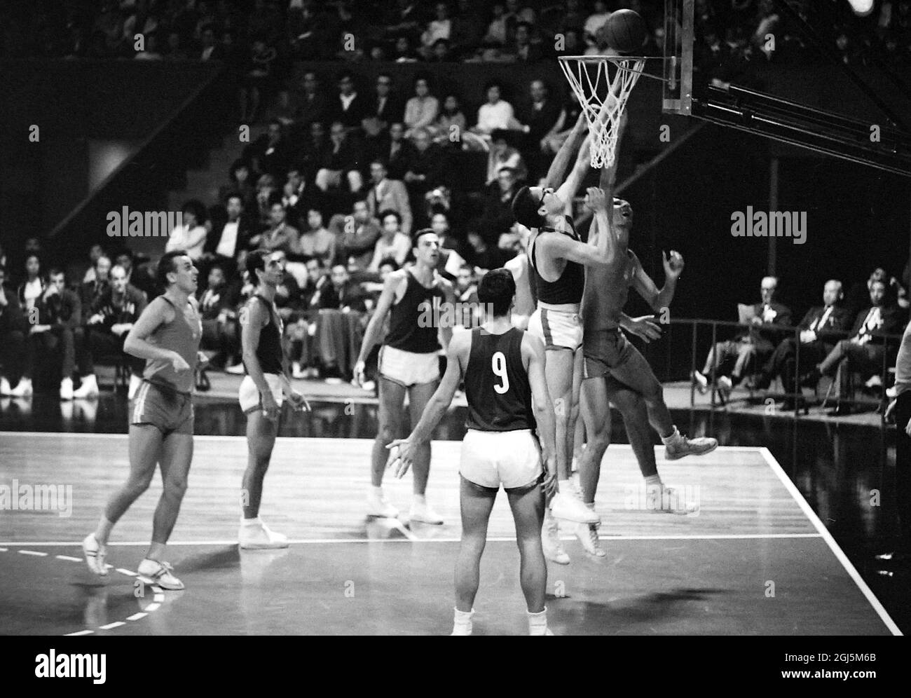 1964 tokyo olympic basketball hi-res stock photography and images - Alamy