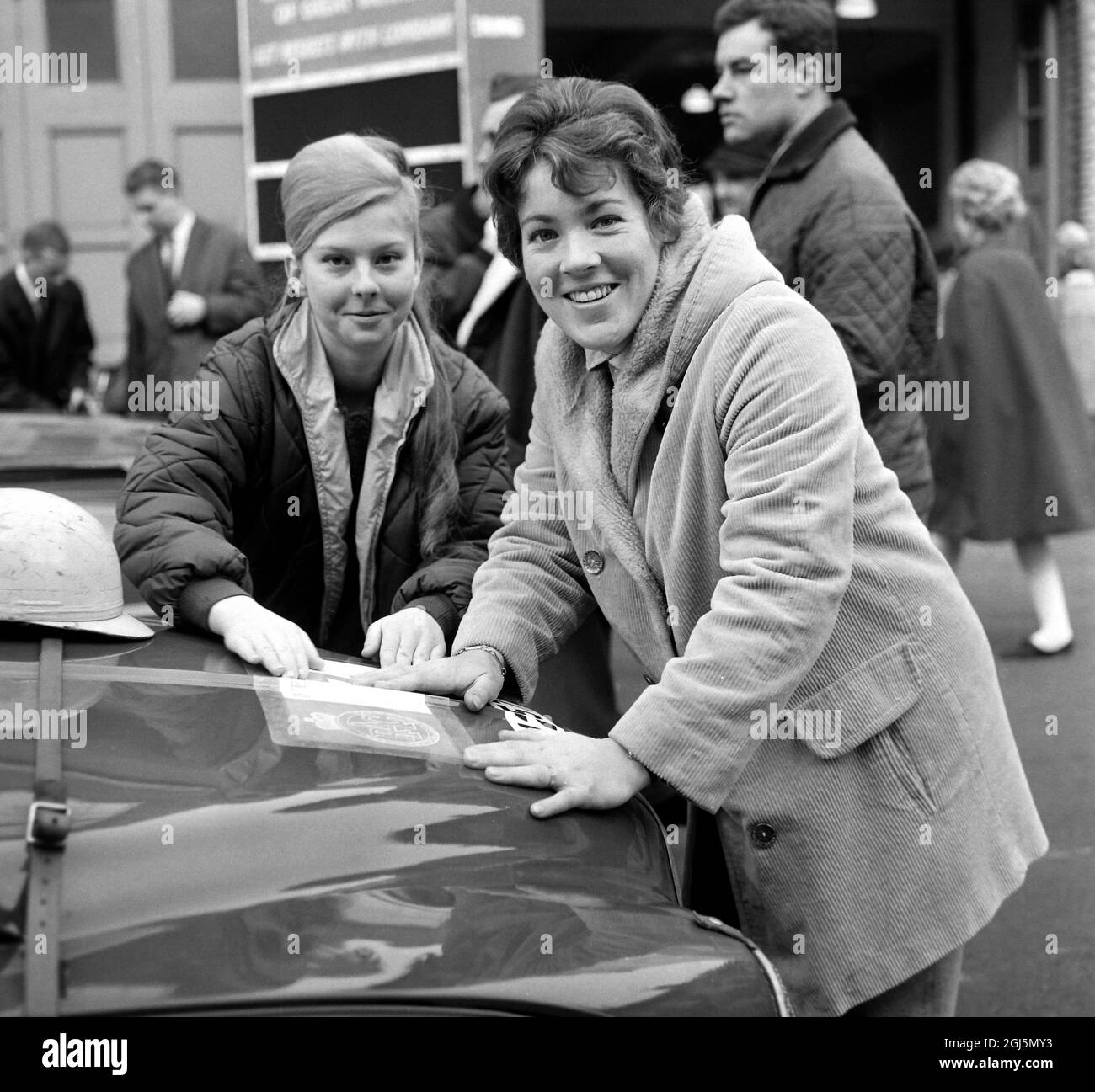 7 NOVEMBER 1964 Mrs Pat Moss-Carlsson and co-driver Miss Elizabeth ...