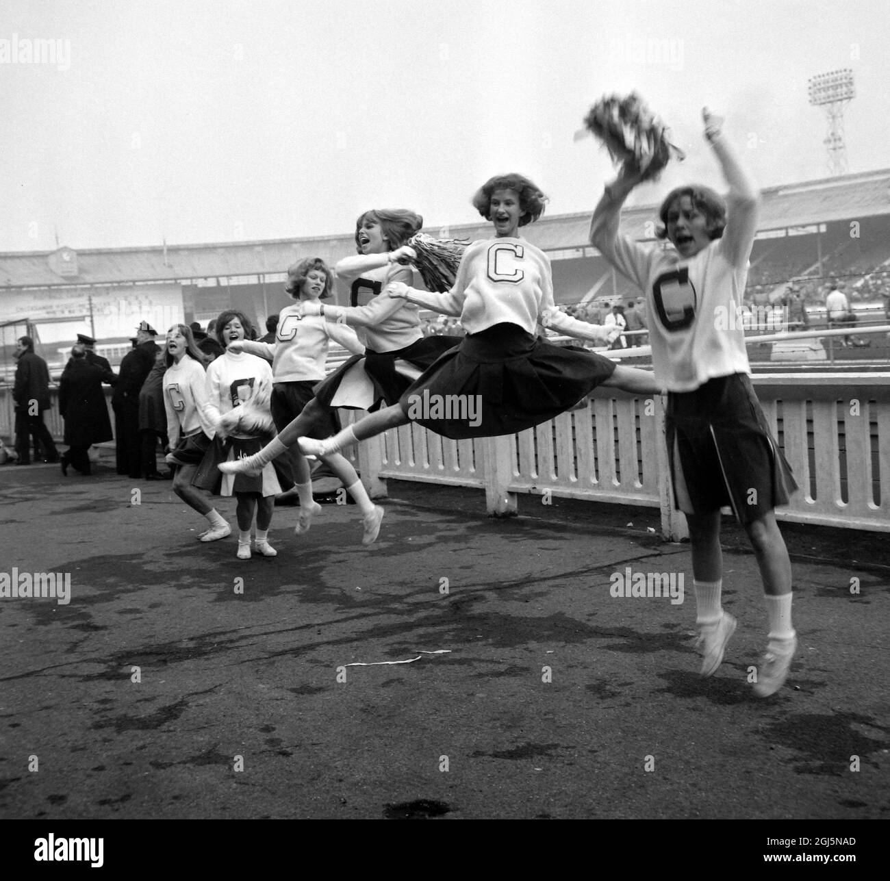 White cheerleaders hi-res stock photography and images - Alamy