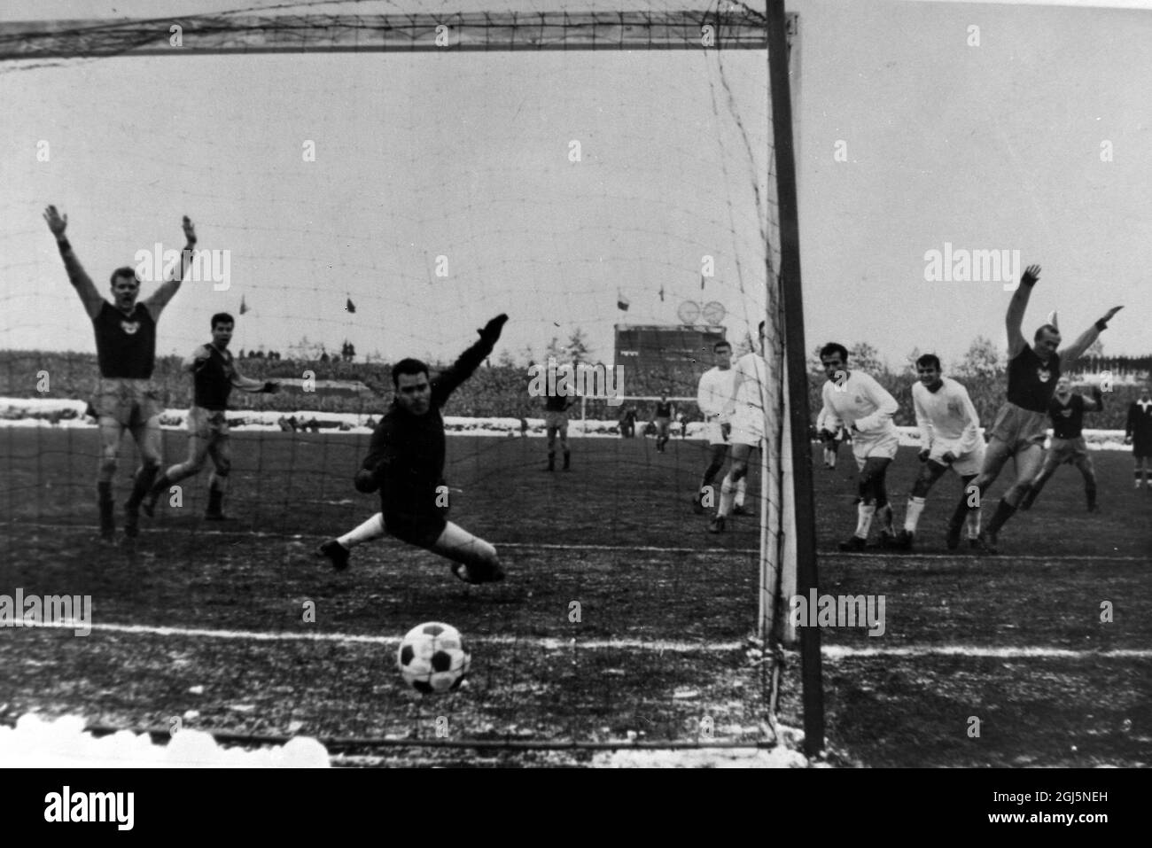 December 4 1964 hi-res stock photography and images - Alamy