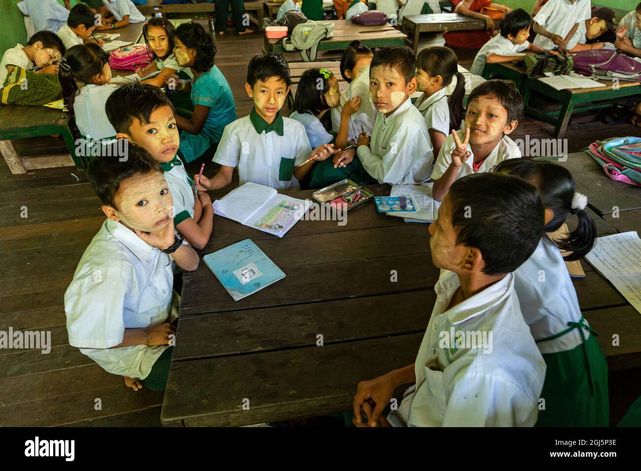 Children at school in the classroom Stock Photo - Alamy