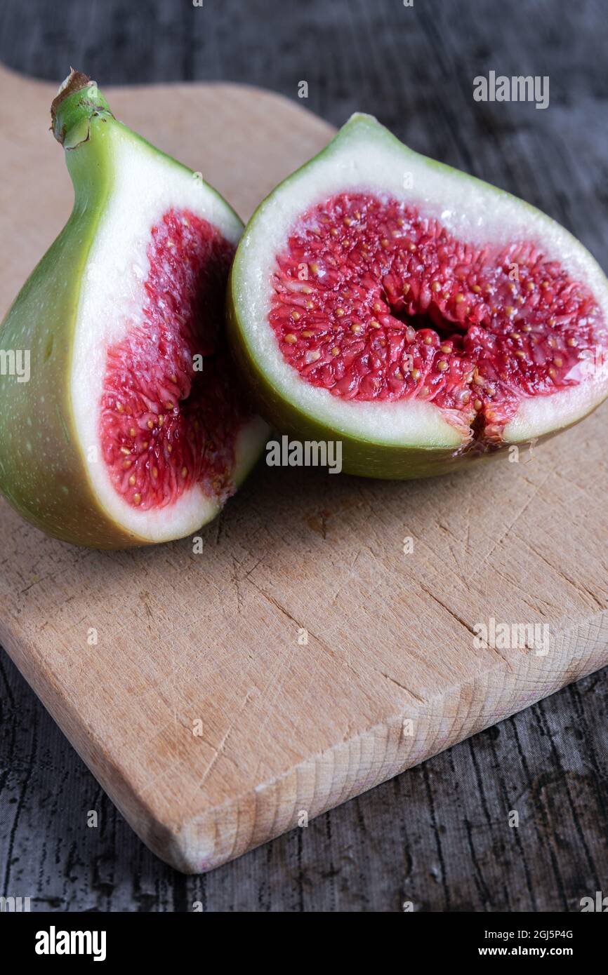 Fig cut in half hi-res stock photography and images - Alamy