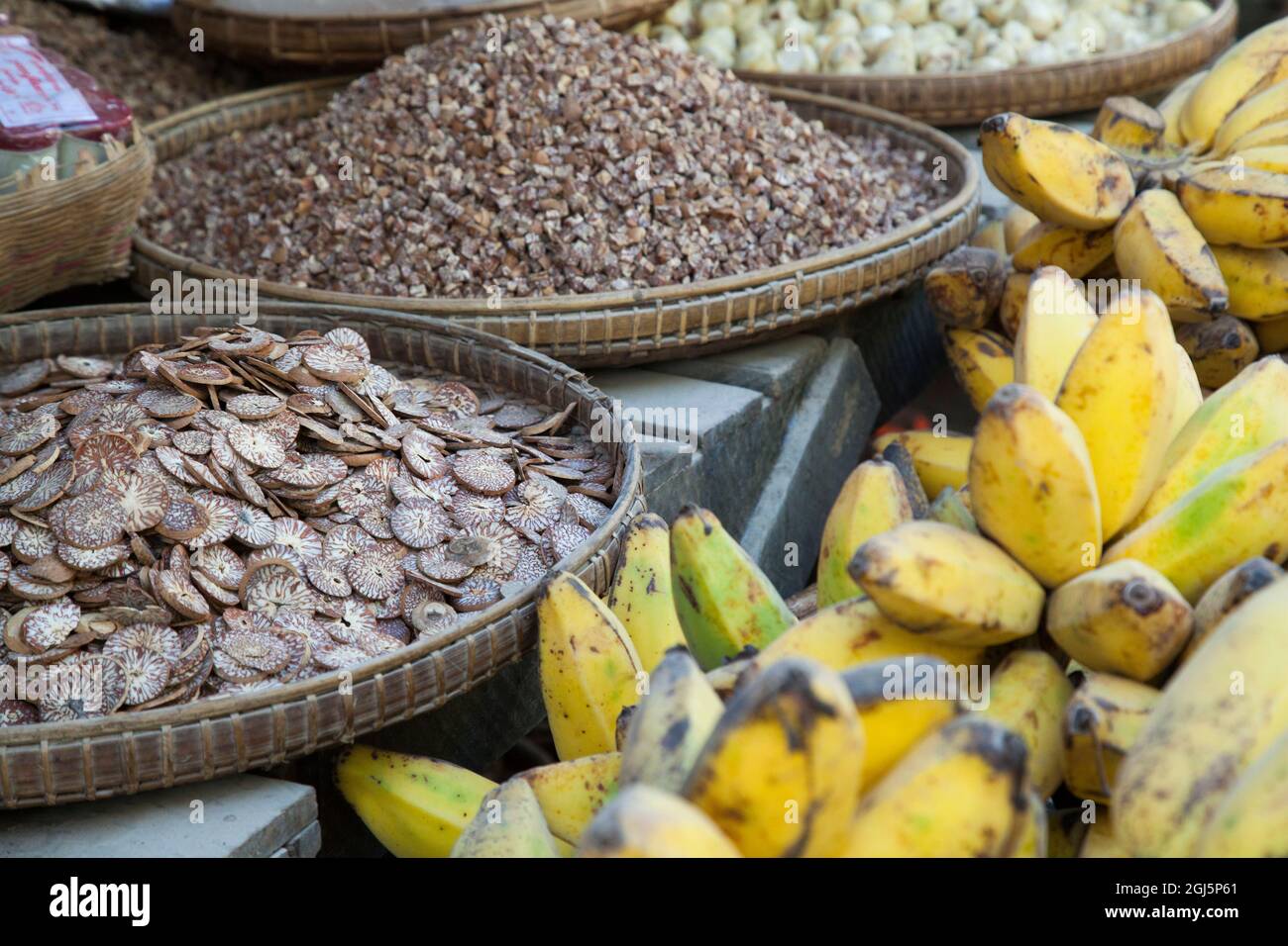 Market with local crops in Myanmar Stock Photo - Alamy