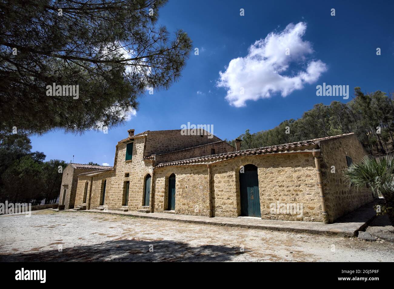 Sicilian house facade hi-res stock photography and images - Alamy
