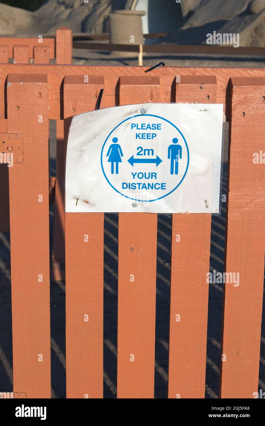 Keep the 2 meter distance sign Stock Photo - Alamy
