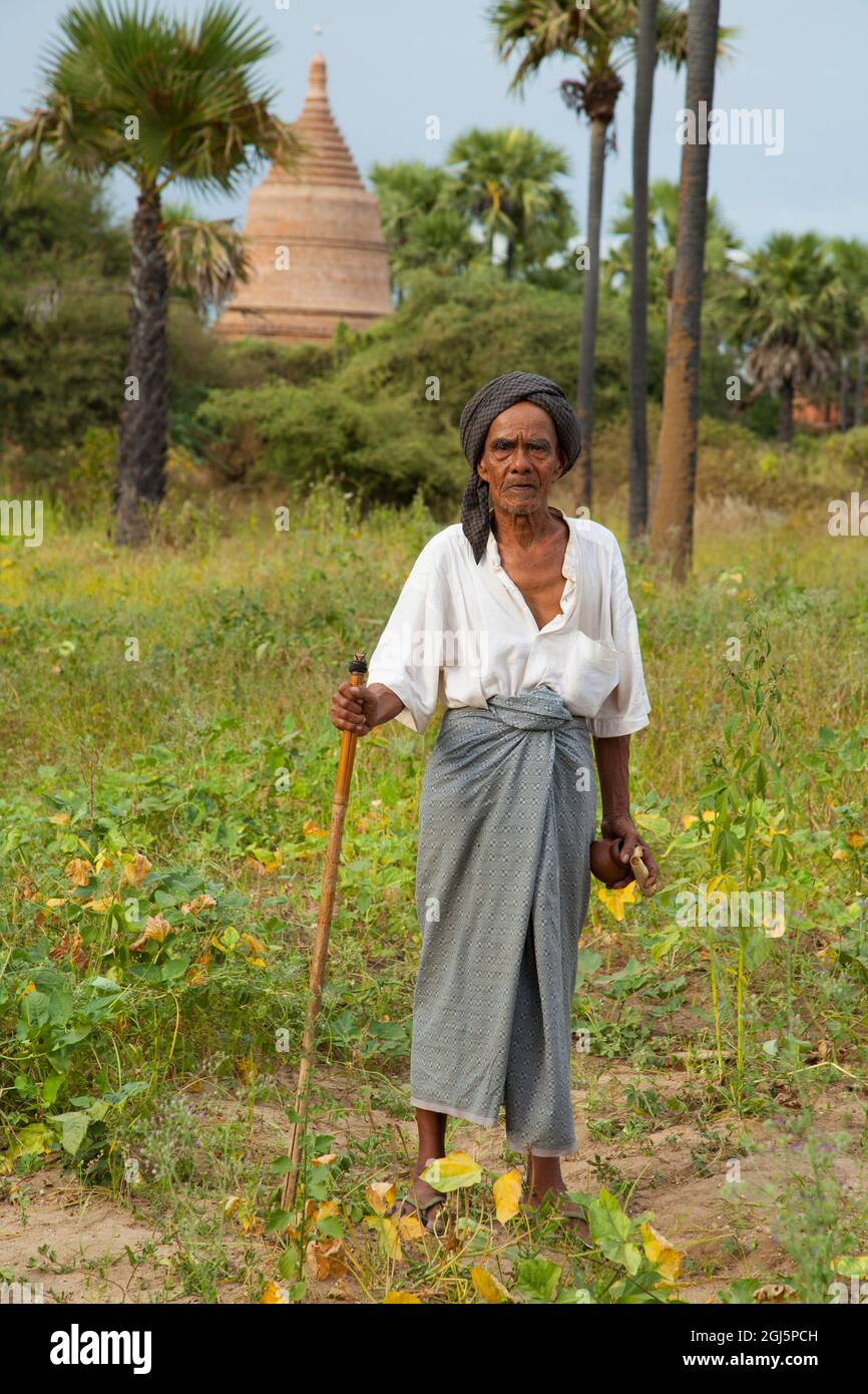 Man standing in front of Temple in Bagan, Myanmar Stock Photo - Alamy